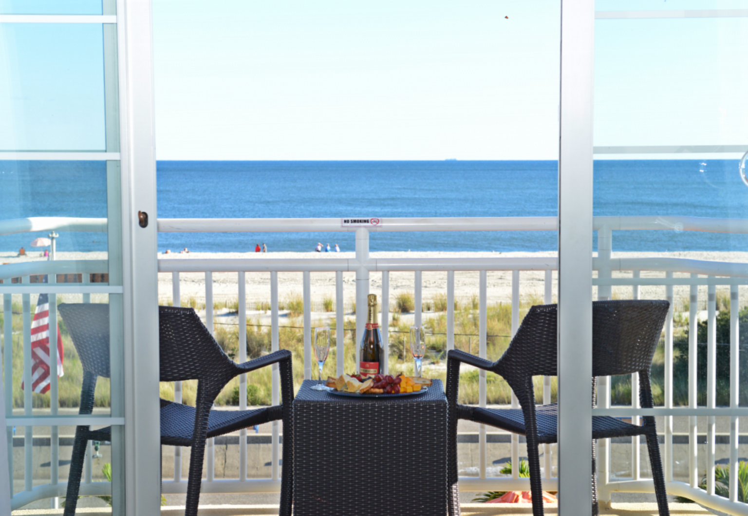 Beachfront King Bed Suite in Cape May, NJ – Ocean Club Hotel